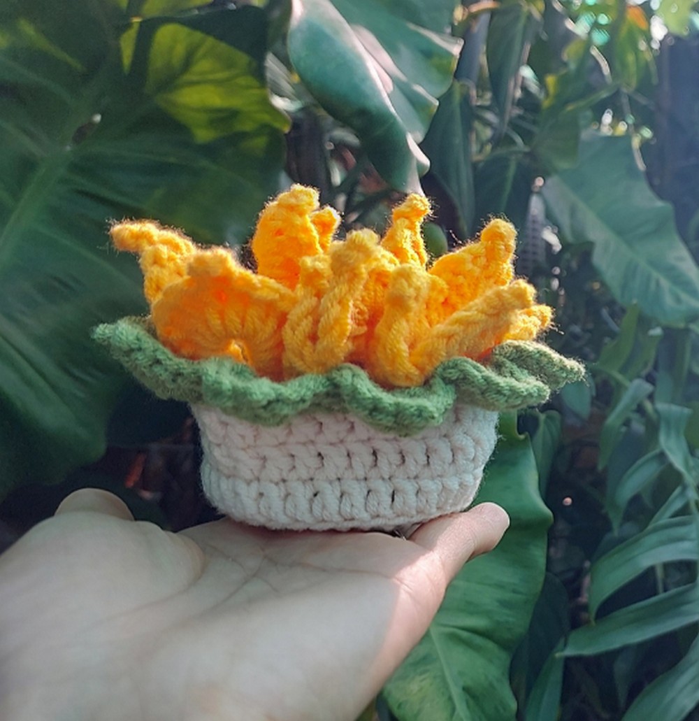 Crochet Sunflower Coasters In Pot - Yours Patterns