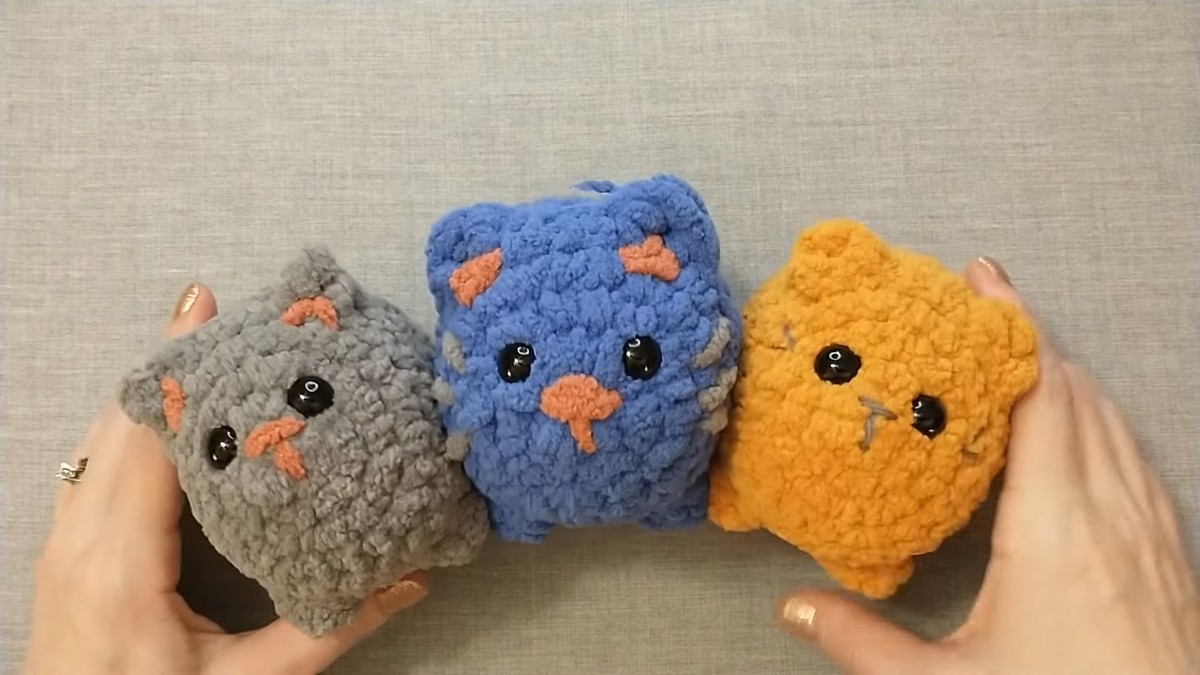 No Sew Crochet Loaf Cat Pattern - Yours Patterns