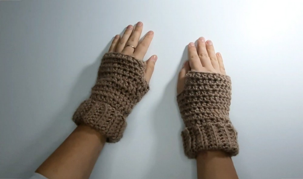 Easy and Stylish Crochet Fingerless Gloves Pattern for All Seasons ...