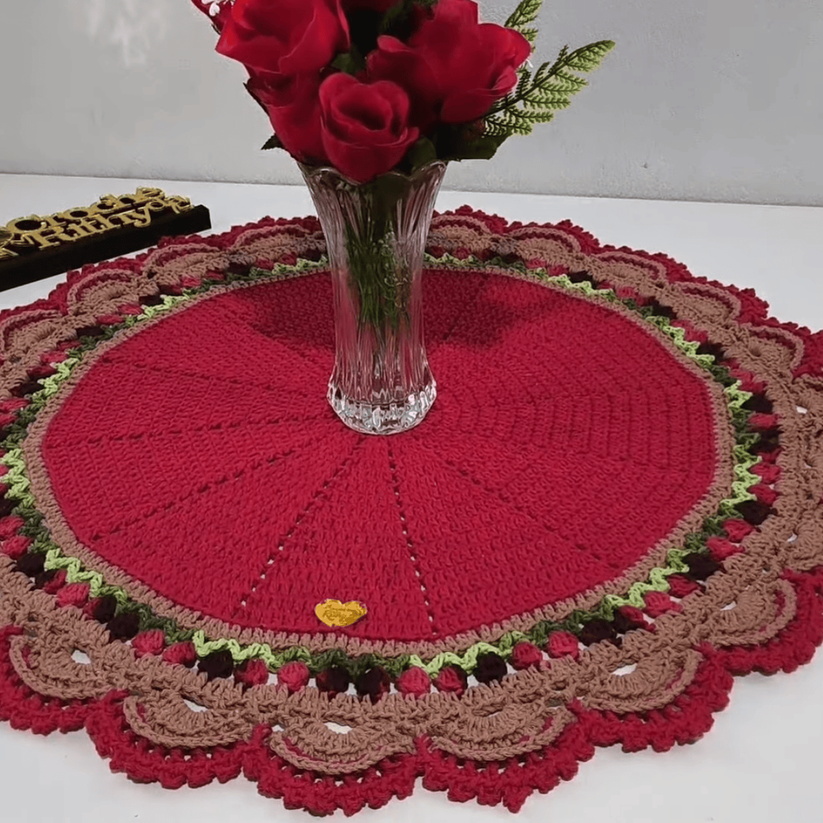 FREE Crochet Tulip Centerpiece Pattern to Light Up Your Décor - Yours ...