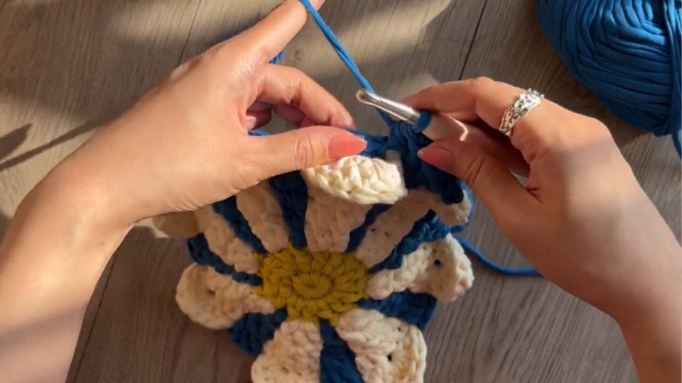 Glow Crochet Daisy Granny Square Pattern for Vibrant Creations - Yours ...