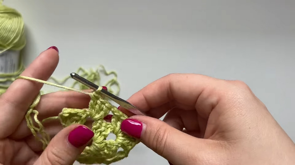 Trendy-to-Crochet Bandana Pattern for Style Lovers - Yours Patterns