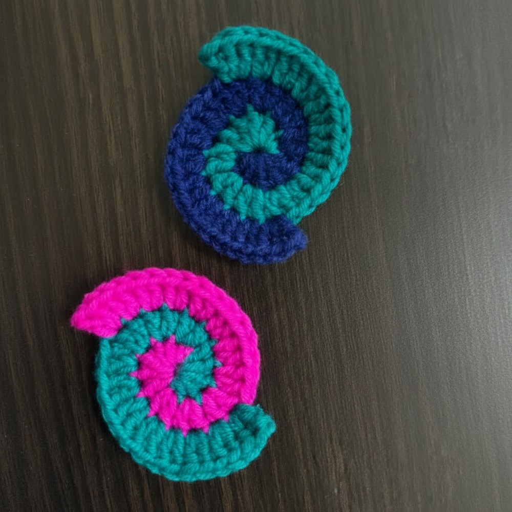 Brilliant Crochet Two Color Spiral Pattern for Home Decor - Yours Patterns