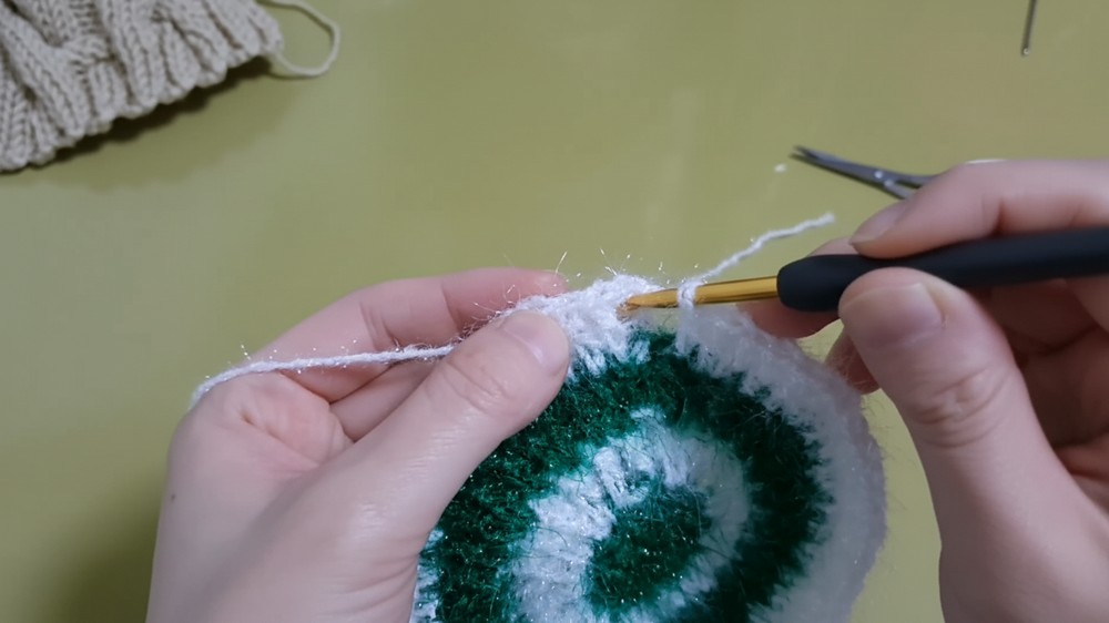 Minimal Crochet Circular Washcloth Pattern That Feels Timeless - Yours ...